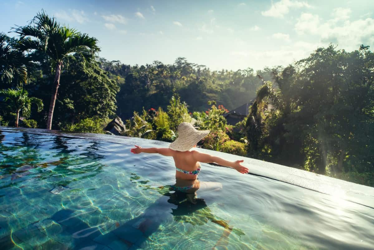 What is an Infinity Pool? - Pool Buyer Guide
